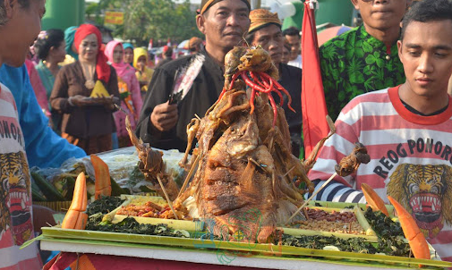 Makna Tradisi Tumpengan untuk Masyarakat Indonesia - Muffingraphics.com